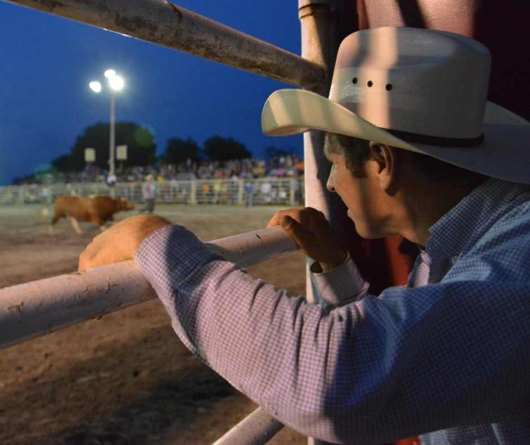 6 Unwritten Rules of Good Cowboy Hat Etiquette